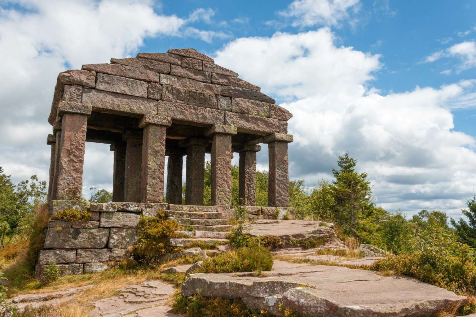Le Temple du Donon : histoire et randonnée au sommet des Vosges - Que ...